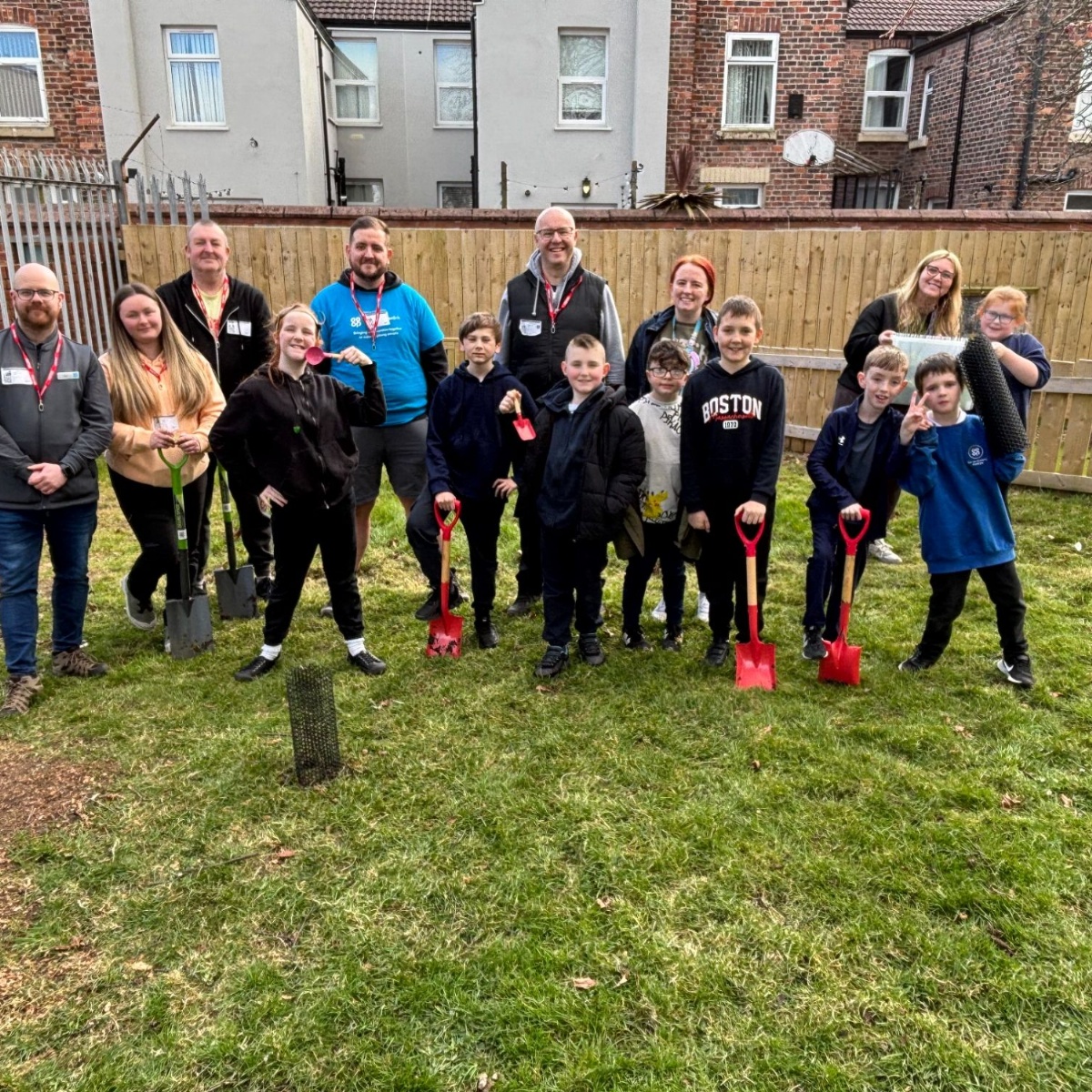 Co-op Academy Portland - Pupils Take The Classroom Outdoors